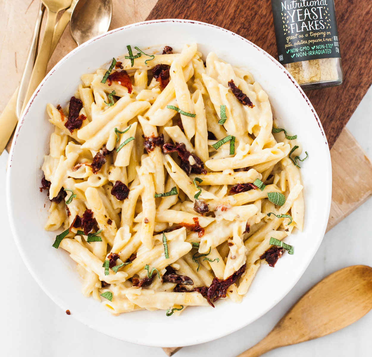 Creamy Vegan Pasta with Sun-dried Tomatoes - Juice Vibes